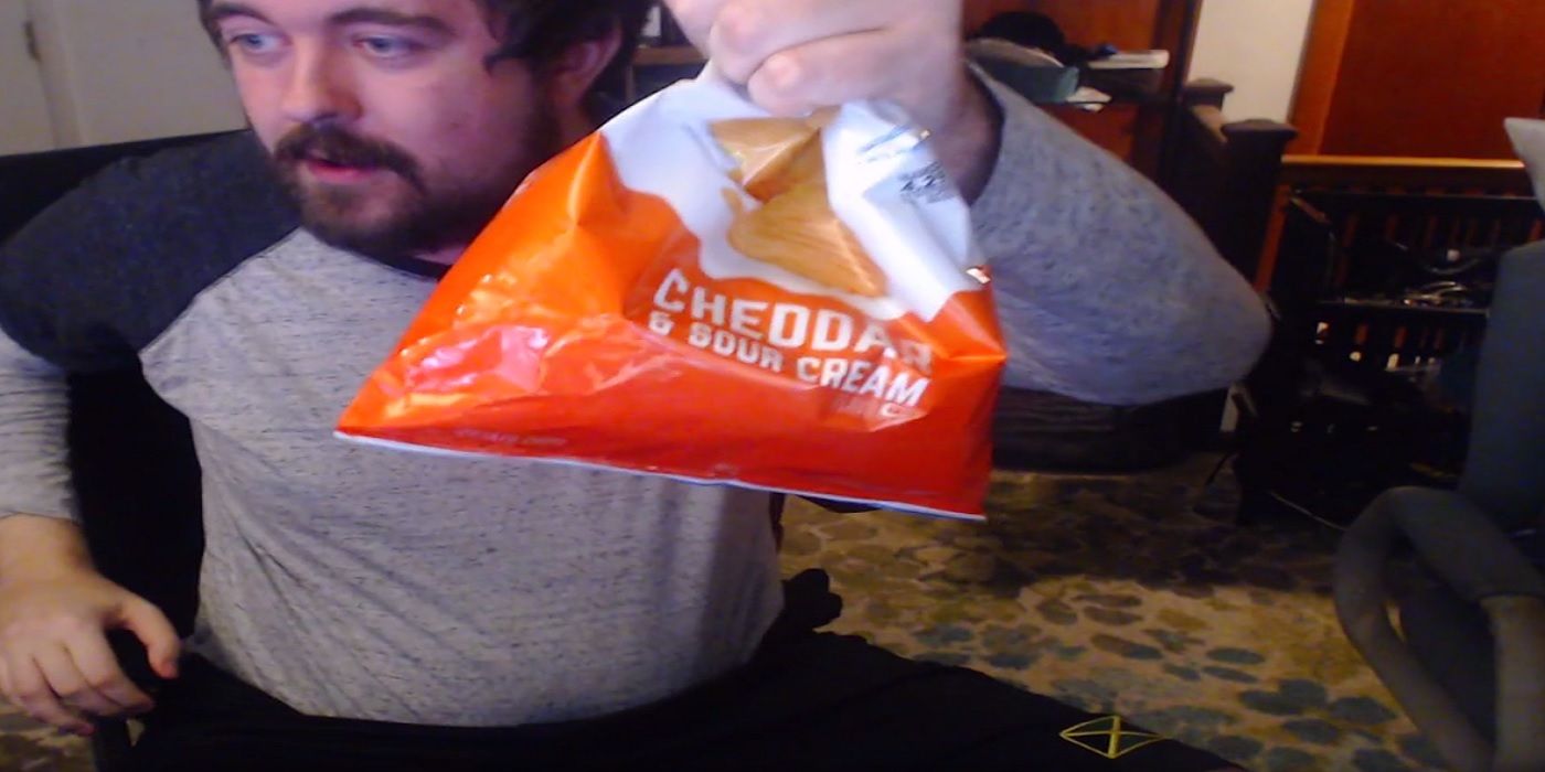 Twitch Streamer Catches Mouse in Bag of Chips During Livestream