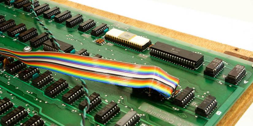 Original Apple 1 Computer Built By Steve Wozniak and Steve Jobs on Sale ...