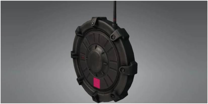 Hitman 3: Agent 47's Best Gadgets & Gear Ranked