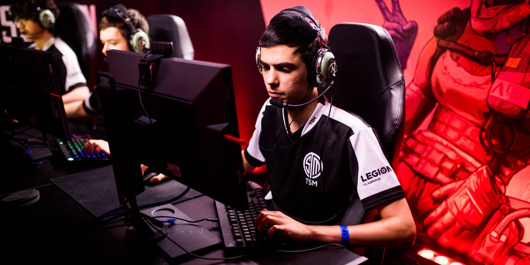 Apex Legends Pro ImperialHal Refuses to Kill Disconnected Player During ...