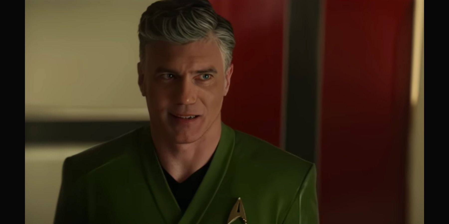 Star Trek: What Ranks Do Each Color Shirt Represent?