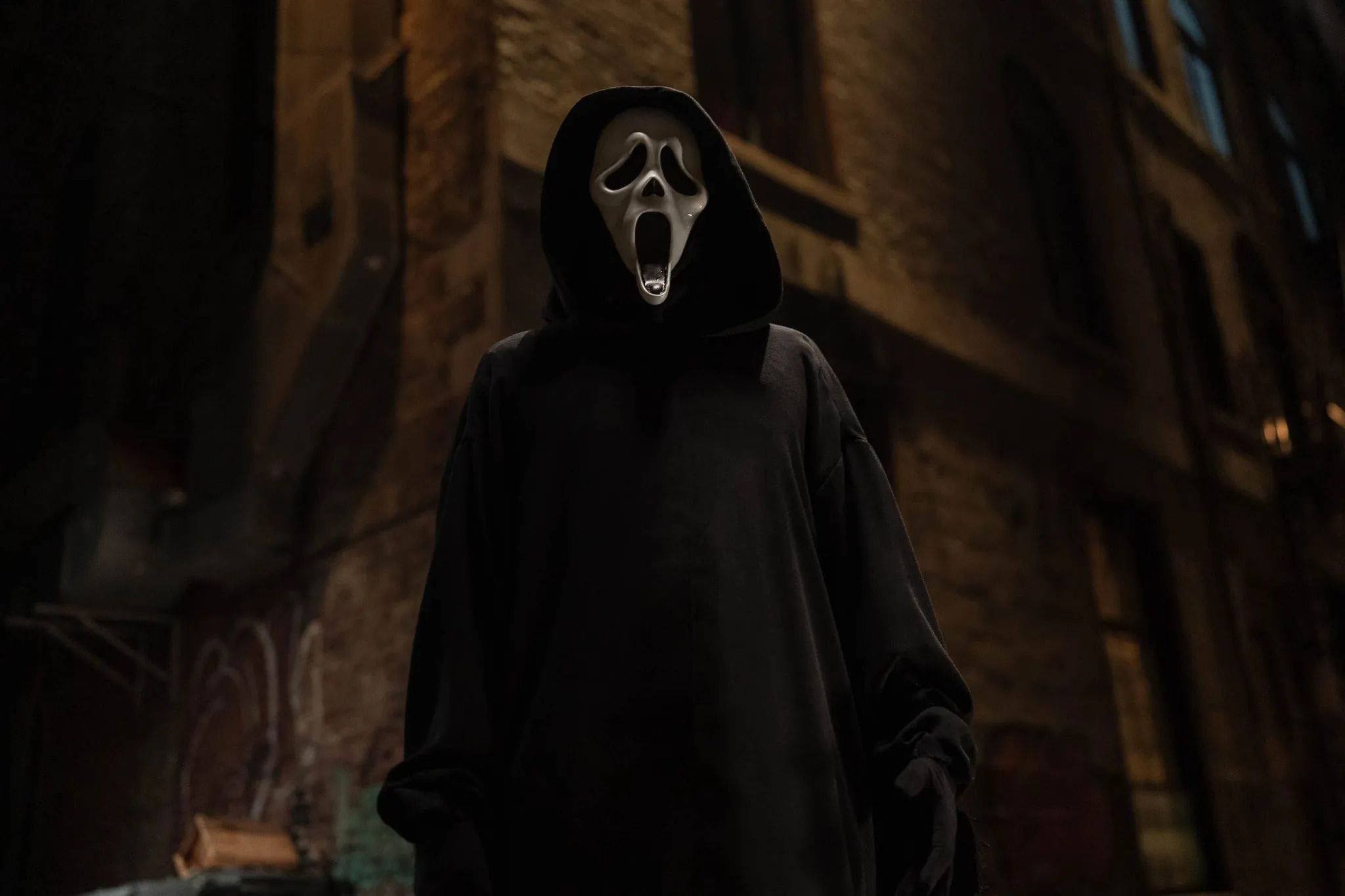 New Scream 6 Photo Shows Ghostface Killer Taking On New York City