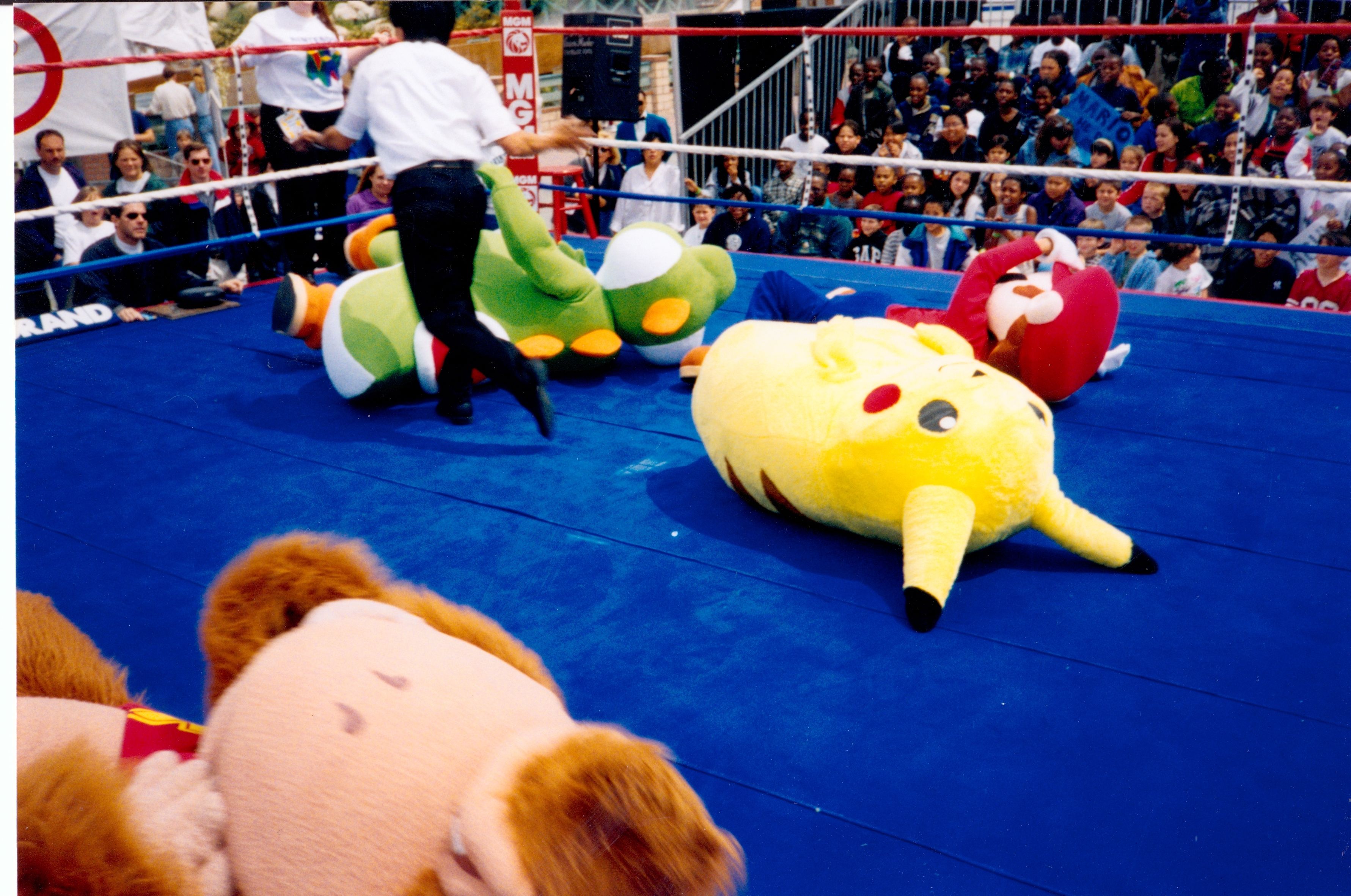 Strange Nintendo Image From 1999 Shows Mario and Pikachu Wrestling in ...