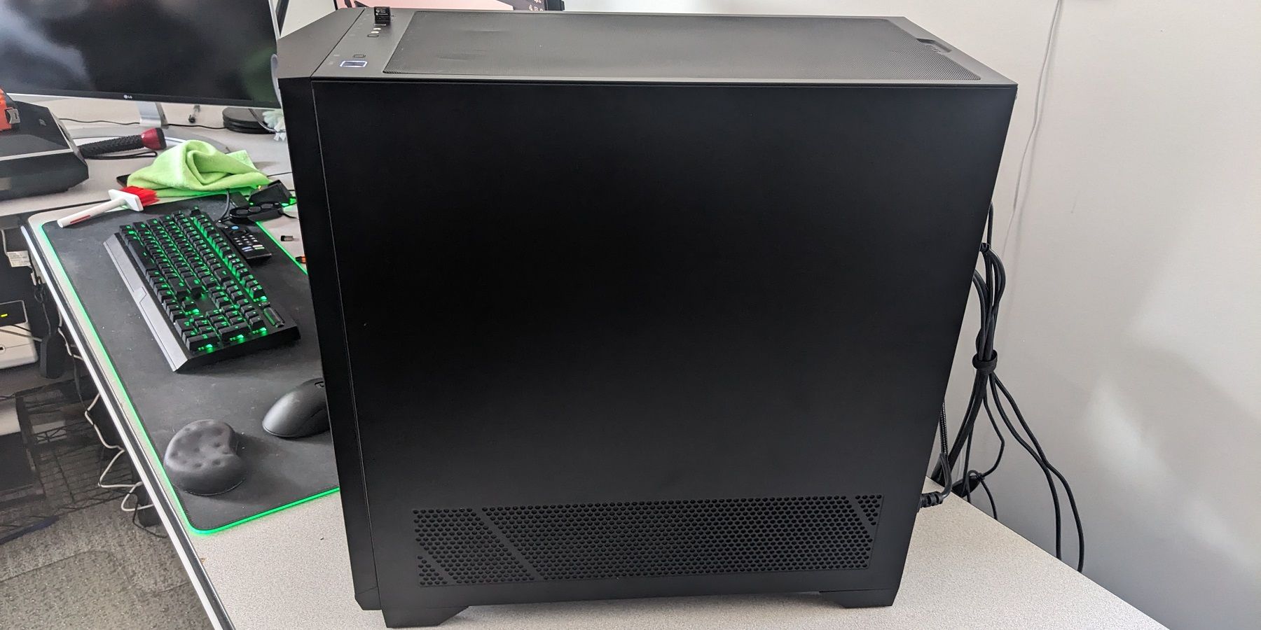 MSI MPG Gungnir 300R Airflow Review