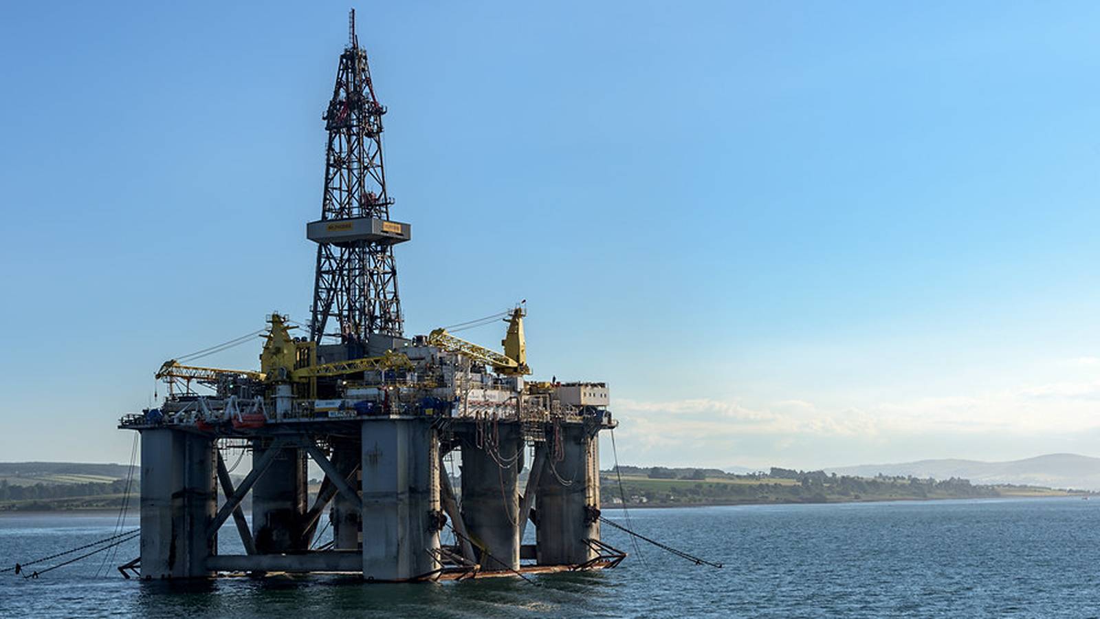 Palworld Player Builds Base That Looks Like a Giant Oil Rig