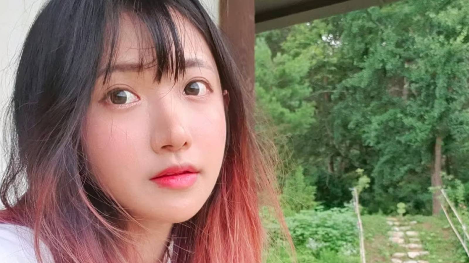 Twitch Streamer Jinny Receives Generous $10,000 Donation with One Condition